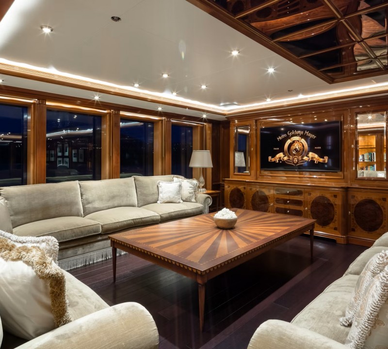 Yacht STARFIRE, Lurssen | CHARTERWORLD Luxury Superyacht Charters